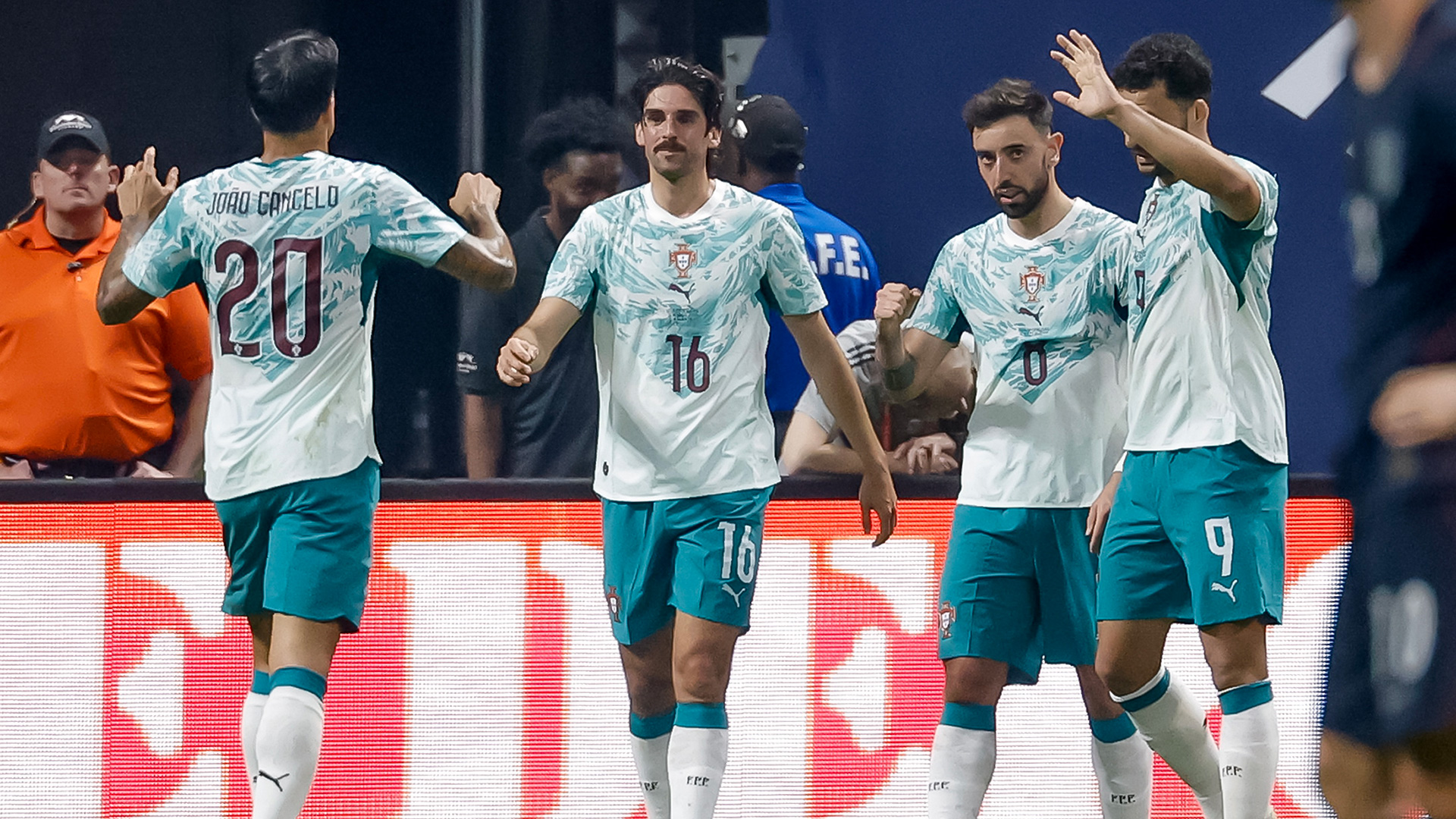Portugal vence Estados Unidos por 2-0